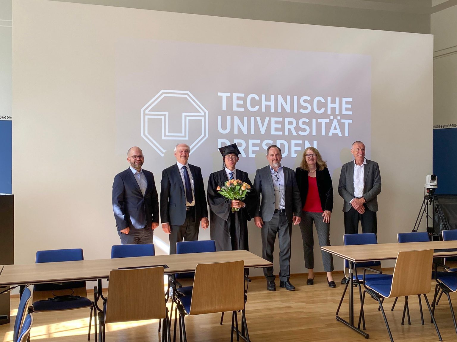 Herzlichen Glückwunsch an Herrn Ruisheng Wang, M.Eng., zur erfolgreichen Verteidigung seiner ...